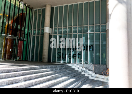 AstraZeneca London Head Office, 2 Kingdom St, London W2 6BD Stock Photo ...