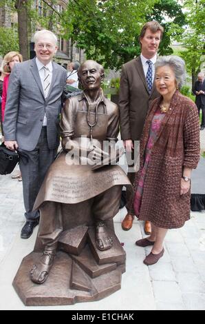 Toronto, Canada. 30th May, 2014. A life-sized bronze sculpture of ...