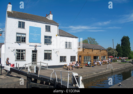 The Waterside Inn and Mountsorrel Lock on the River Soar ...