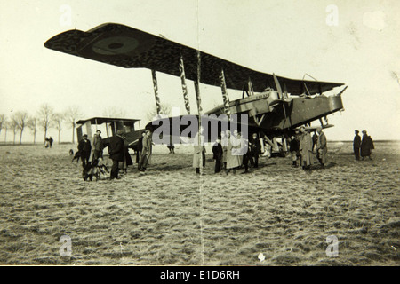 The Handley Page 0/400 was a British four-engine heavy bomber used ...