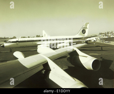 The Convair 880 was a short-range commercial jet airliner designed for ...