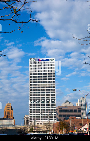 A view of the US Bank building in Milwaukee, Wisconsin Stock Photo - Alamy