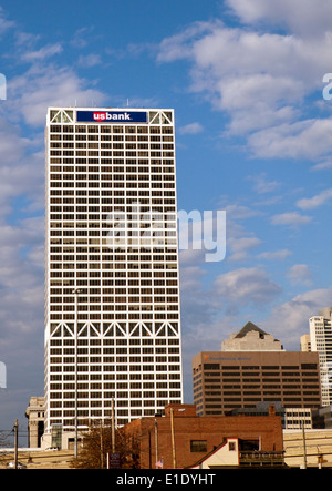 A view of the US Bank building in Milwaukee, Wisconsin Stock Photo - Alamy
