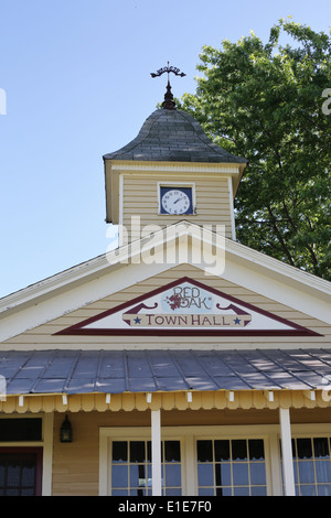 Historic town hall in red autumn leaves on the market square ...