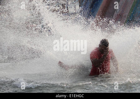 Lahore, Pakistan. 01st June, 2014. Pakistani youngster jumping and ...