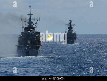 Brazilian navy frigate Bosisio (F 48), Sailor, U.S. Navy, USS NITZE ...