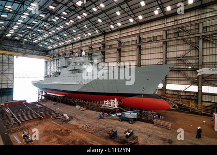 AJAXNETPHOTO. 14TH JUNE, 2003. WOOLSTON, ENGLAND. - END OF AN ERA - HMS ...