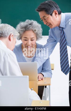 Senior adults having computer class at school Stock Photo - Alamy
