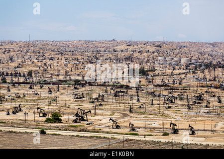 Kern River Oil Field in Bakersfield, the oil field is the third largest ...