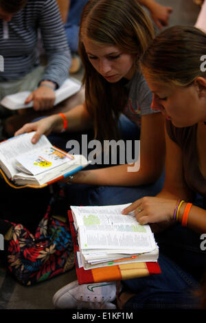 Bible study at a protestant gathering Stock Photo - Alamy