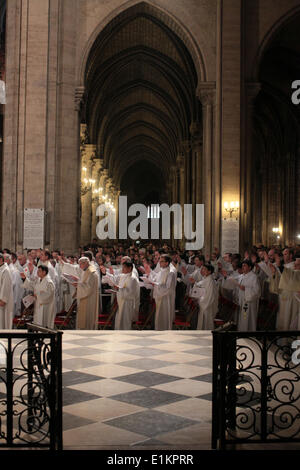 Easter wednesday celebration in Notre Dame cathedral, Paris Stock Photo ...
