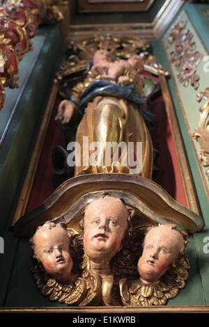 Our Lady of Assumption church. Baroque reredos Stock Photo - Alamy