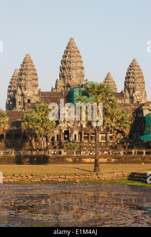 Angkor Wat and Reflecting Pool Stock Photo - Alamy