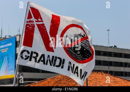 The "No big ships" protest in Venice (No grandi Navi Stock Photo - Alamy