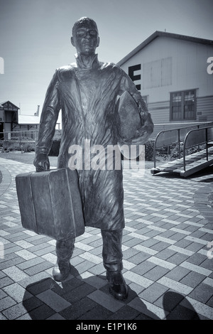 Bronze statue of man with suitcase in front of University Plaza de ...