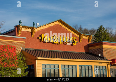 Max & Erma's restaurant sign and building. Venetia Pennsylvania Stock ...