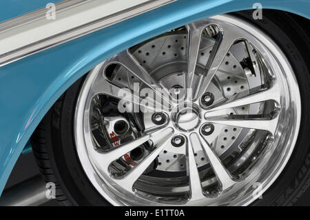 Classic car wheels and shiny rims Stock Photo - Alamy