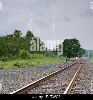 A violent summer thunderstorm with lightning over Caloundra on the ...