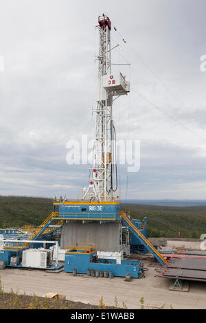 Patterson UTI oil drilling rig along highway 200 west of Killdeer ...
