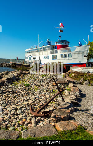 Tour boat, Chief Commanda, North Bay Waterfront, Ontario, Canada Stock ...