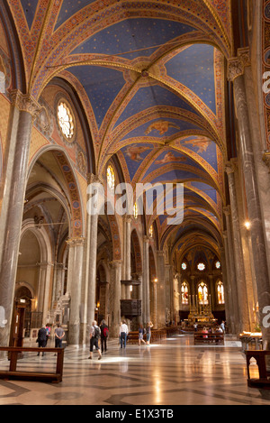 Interior of Santa Maria sopra Minerva (Basilica of Saint Mary Above ...