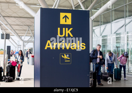 Drop off area parking terminal bus departures Stock Photo - Alamy