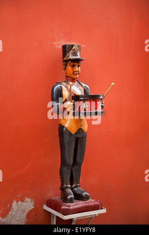 Drummer wooden statue Stock Photo - Alamy