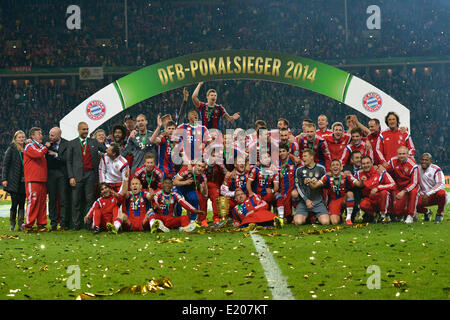 Award ceremony, team photo, team, team photo Berlin with trophy, cup ...