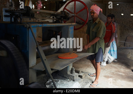 India, West Bengal, Matiari village, brass and bronze factory Stock ...