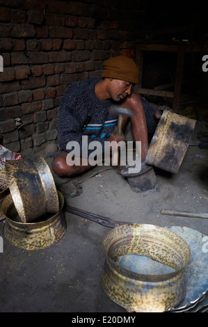 India, West Bengal, Matiari village, brass and bronze factory Stock ...
