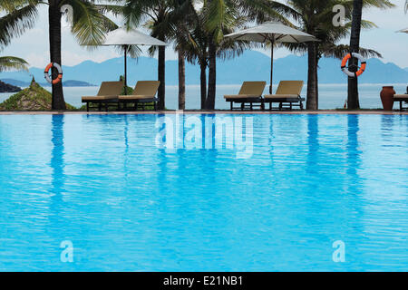 Tropical pool beside the sea Stock Photo - Alamy