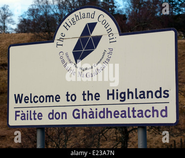 Scottish Highlands - Welcome to the Highlands sign in English and Stock ...