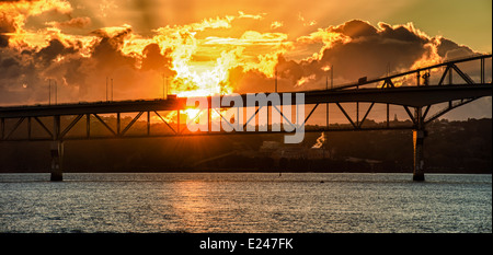 Sunset behind the Auckland Harbour Bridge Stock Photo - Alamy