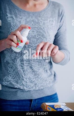 Treatment of burns on female hand isolated on white Stock Photo - Alamy