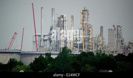 Cranes on the premises of the crude oil refinery of the French ...