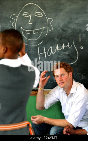 Prince Harry tries his hand at sign sign language in a class at the ...