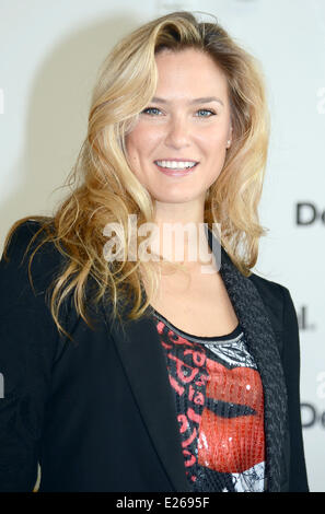 Israeli model Bar Refaeli presents 'We Love' for Spanish clothing ...