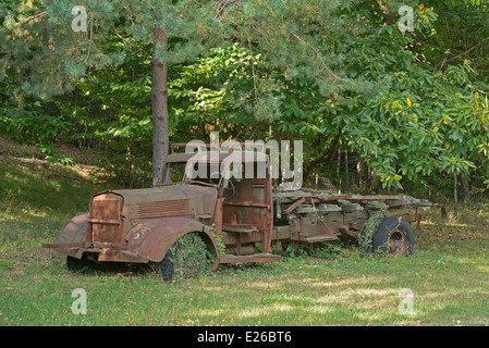 Ancient Rusty Lorry France Stock Photo - Alamy