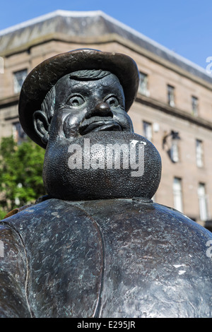 The statue of Desperate Dan in Dundee City Centre alongside a statue ...