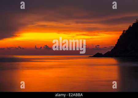 Sunset over the ocean, red sea, beautiful sundown Stock Photo - Alamy
