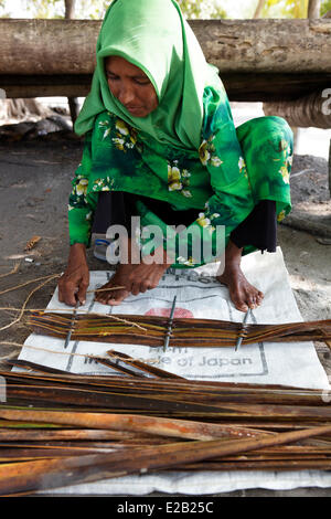 Maldives, crafts, the manufacturing of objects and utensils for the ...