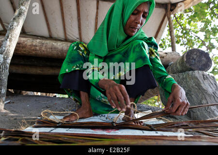 Maldives, crafts, the manufacturing of objects and utensils for the ...