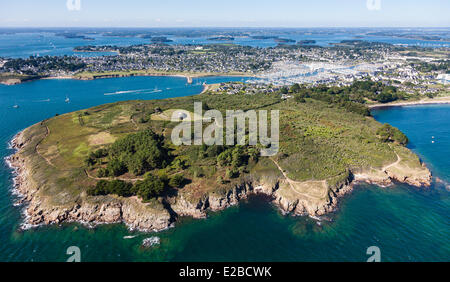 France, Morbihan, Golfe du Morbihan, Presqu'ile de Rhuys, Arzon, Le Petit Mont cairn (aerial ...