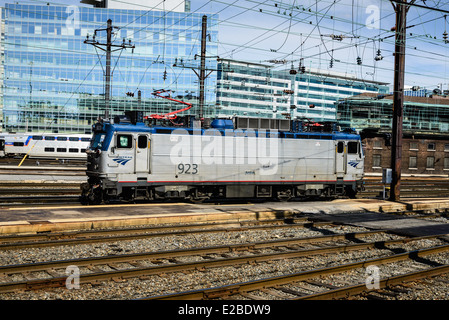 Amtrak AEM-7 Locomotive No 923 departing Union Station, Washington, DC Stock Photo - Alamy