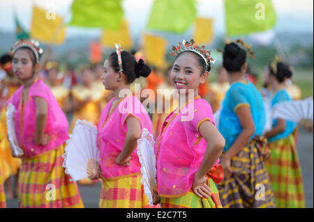Indonesia, Sumbawa, Sumbawa Besar, festival with folk dances of the ...