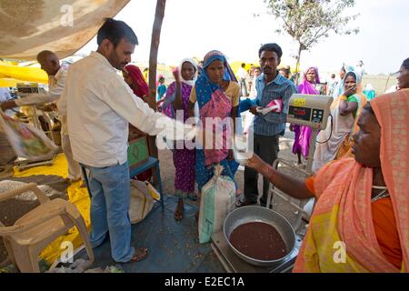 India, Madhya Pradesh state, Jabalpur, market Stock Photo: 70387555 - Alamy