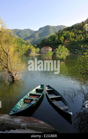 Montenegro, Skadarsko jezero, Rijeka Crnojevica Stock Photo - Alamy