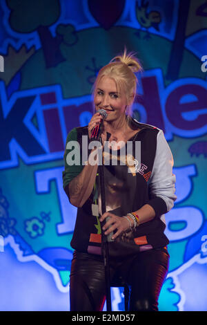 Sarah Connor celebrated the world kids with kinder at Heidepark Soltau ...