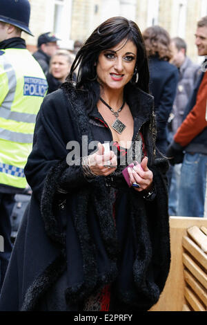 Nicholas Lyndhurst and Amanda Redman filming for BBC series New Tricks ...