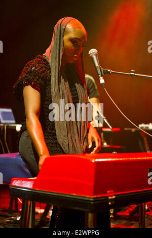Laura Mvula performing live at Shepherds Bush Empire Featuring: Laura ...
